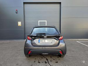 Grey Toyota Yaris 2022 in Kaunas, with an engine capacity of 1.49 L and mileage of 19 thousand km for 7300 €, photo 9 on AUTOMOTO.COM.LV
