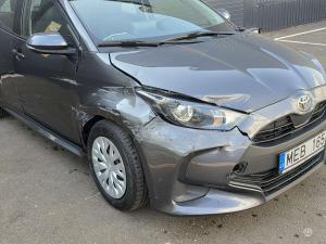 Grey Toyota Yaris 2022 in Kaunas, with an engine capacity of 1.49 L and mileage of 19 thousand km for 7300 €, photo 10 on AUTOMOTO.COM.LV