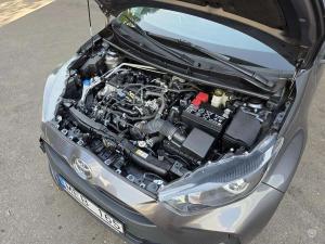 Grey Toyota Yaris 2022 in Kaunas, with an engine capacity of 1.49 L and mileage of 19 thousand km for 7300 €, photo 13 on AUTOMOTO.COM.LV