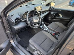 Grey Toyota Yaris 2022 in Kaunas, with an engine capacity of 1.49 L and mileage of 19 thousand km for 7300 €, photo 17 on AUTOMOTO.COM.LV