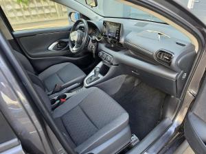 Grey Toyota Yaris 2022 in Kaunas, with an engine capacity of 1.49 L and mileage of 19 thousand km for 7300 €, photo 22 on AUTOMOTO.COM.LV