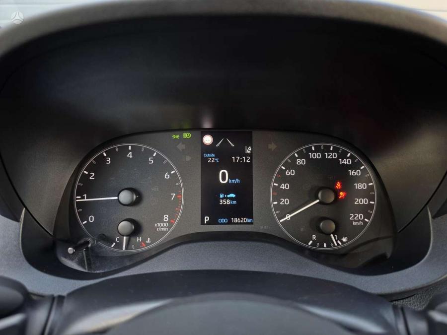 Grey Toyota Yaris 2022 in Kaunas, with an engine capacity of 1.49 L and mileage of 19 thousand km for 7300 €, photo 33 on AUTOMOTO.COM.LV