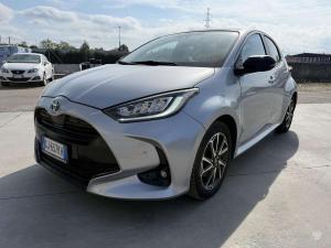 Grey Toyota Yaris 2022 in Siauliai, with an engine capacity of 1.49 L and mileage of 93 thousand km for 14900 €, photo  on AUTOMOTO.COM.LV