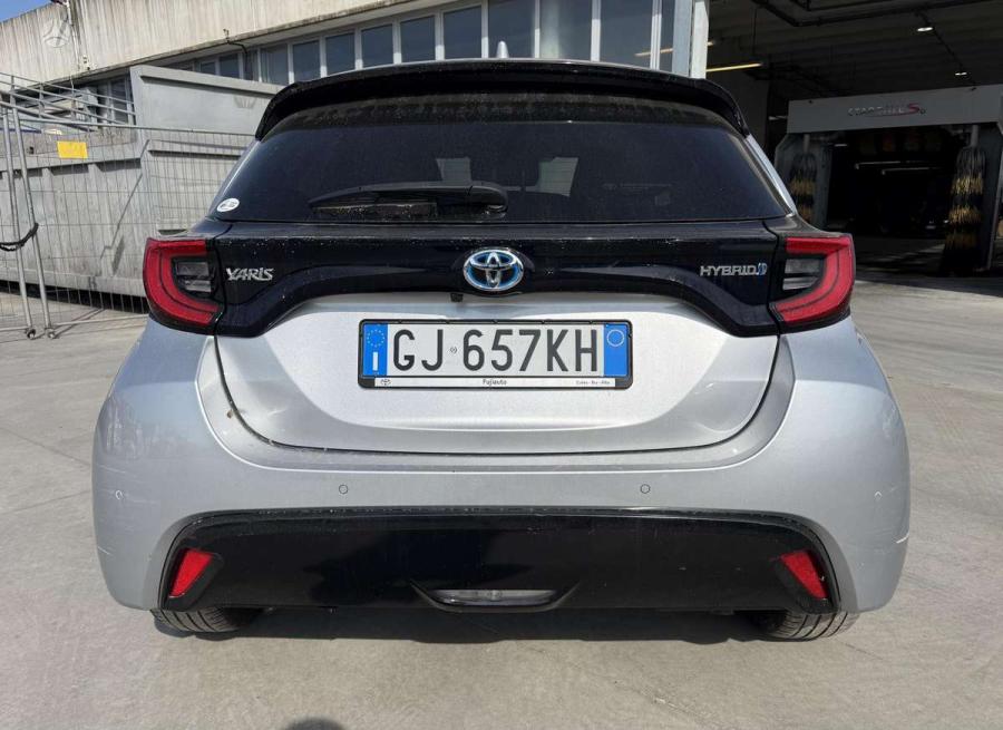 Grey Toyota Yaris 2022 in Siauliai, with an engine capacity of 1.49 L and mileage of 93 thousand km for 14900 €, photo 6 on AUTOMOTO.COM.LV