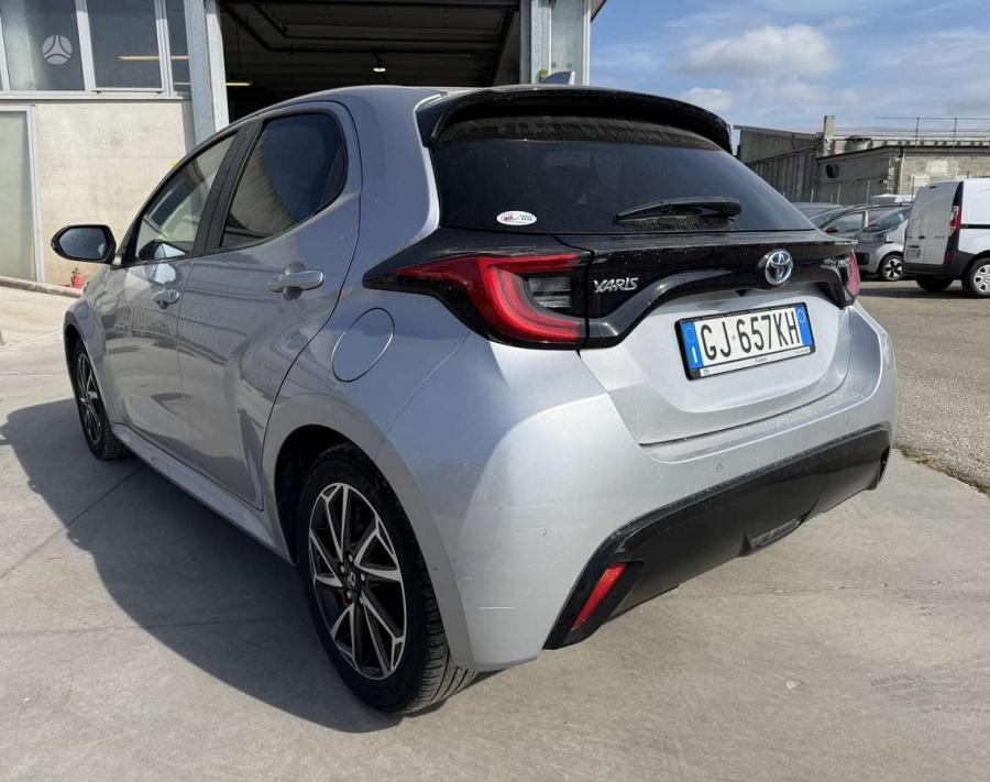 Grey Toyota Yaris 2022 in Siauliai, with an engine capacity of 1.49 L and mileage of 93 thousand km for 14900 €, photo 7 on AUTOMOTO.COM.LV