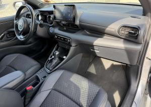 Grey Toyota Yaris 2022 in Siauliai, with an engine capacity of 1.49 L and mileage of 93 thousand km for 14900 €, photo 8 on AUTOMOTO.COM.LV