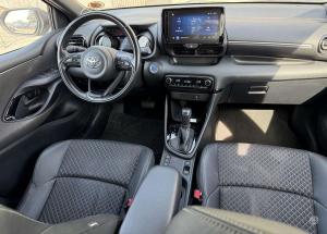 Grey Toyota Yaris 2022 in Siauliai, with an engine capacity of 1.49 L and mileage of 93 thousand km for 14900 €, photo 9 on AUTOMOTO.COM.LV