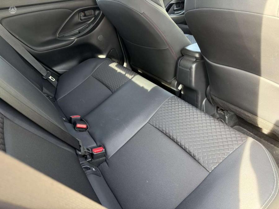 Grey Toyota Yaris 2022 in Siauliai, with an engine capacity of 1.49 L and mileage of 93 thousand km for 14900 €, photo 10 on AUTOMOTO.COM.LV