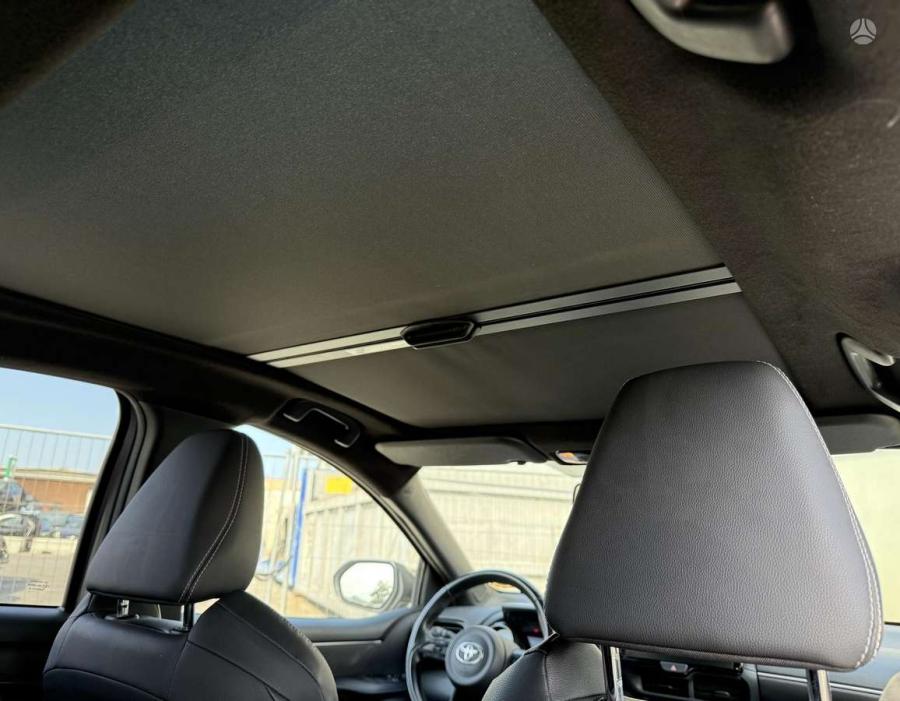 Grey Toyota Yaris 2022 in Siauliai, with an engine capacity of 1.49 L and mileage of 93 thousand km for 14900 €, photo 12 on AUTOMOTO.COM.LV