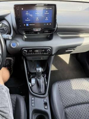 Grey Toyota Yaris 2022 in Siauliai, with an engine capacity of 1.49 L and mileage of 93 thousand km for 14900 €, photo 14 on AUTOMOTO.COM.LV