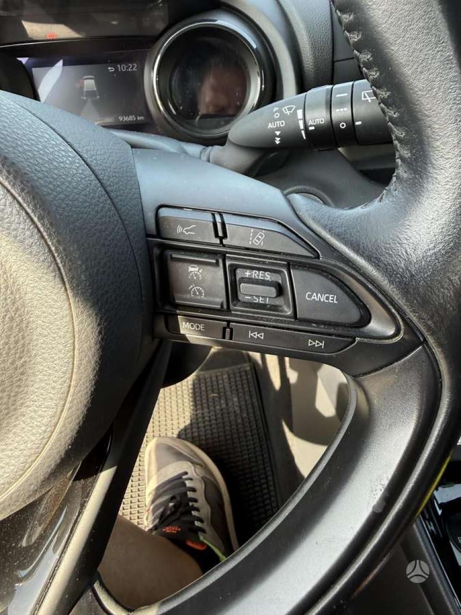 Grey Toyota Yaris 2022 in Siauliai, with an engine capacity of 1.49 L and mileage of 93 thousand km for 14900 €, photo 17 on AUTOMOTO.COM.LV