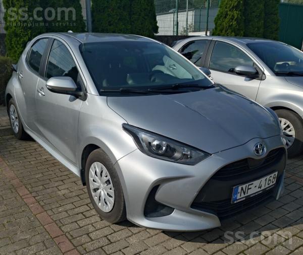 Grey Toyota Yaris 2022 in Riga, with an engine capacity of 1.50 L and mileage of 114 thousand km for 12300 €, photo 3 on AUTOMOTO.COM.LV