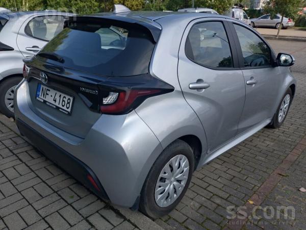 Grey Toyota Yaris 2022 in Riga, with an engine capacity of 1.50 L and mileage of 114 thousand km for 12300 €, photo 4 on AUTOMOTO.COM.LV