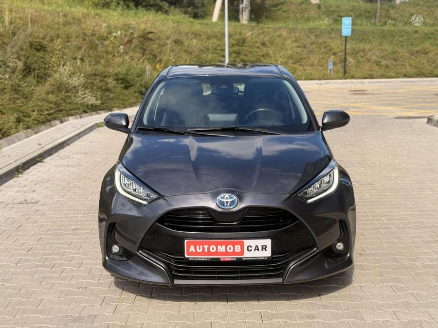 Pelēks Toyota Yaris 2022 Viļņa, ar dzinēja tilpumu 1.49 L un nobraukumu 131 tūkst. km par 16550 €, foto 3 vietnē AUTOMOTO.COM.LV