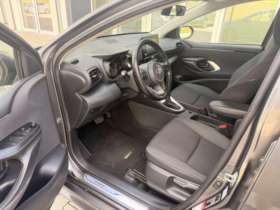 Pelēks Toyota Yaris 2022 Viļņa, ar dzinēja tilpumu 1.49 L un nobraukumu 131 tūkst. km par 16550 €, foto 11 vietnē AUTOMOTO.COM.LV