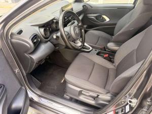 Pelēks Toyota Yaris 2022 Viļņa, ar dzinēja tilpumu 1.49 L un nobraukumu 131 tūkst. km par 16550 €, foto 13 vietnē AUTOMOTO.COM.LV
