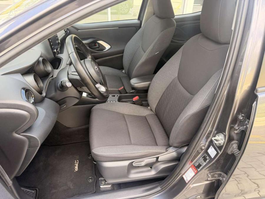 Pelēks Toyota Yaris 2022 Viļņa, ar dzinēja tilpumu 1.49 L un nobraukumu 131 tūkst. km par 16550 €, foto 14 vietnē AUTOMOTO.COM.LV