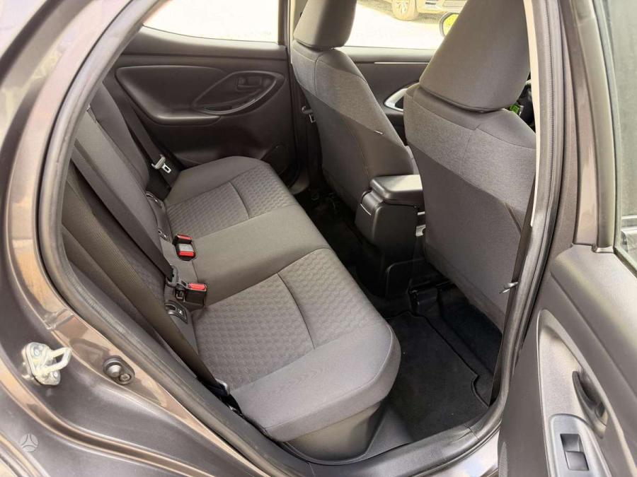 Pelēks Toyota Yaris 2022 Viļņa, ar dzinēja tilpumu 1.49 L un nobraukumu 131 tūkst. km par 16550 €, foto 22 vietnē AUTOMOTO.COM.LV
