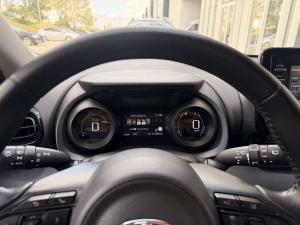 Pelēks Toyota Yaris 2022 Viļņa, ar dzinēja tilpumu 1.49 L un nobraukumu 131 tūkst. km par 16550 €, foto 30 vietnē AUTOMOTO.COM.LV