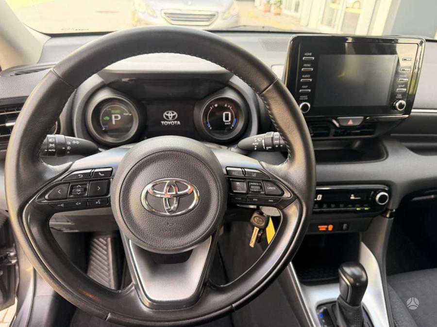 Pelēks Toyota Yaris 2022 Viļņa, ar dzinēja tilpumu 1.49 L un nobraukumu 131 tūkst. km par 16550 €, foto 32 vietnē AUTOMOTO.COM.LV