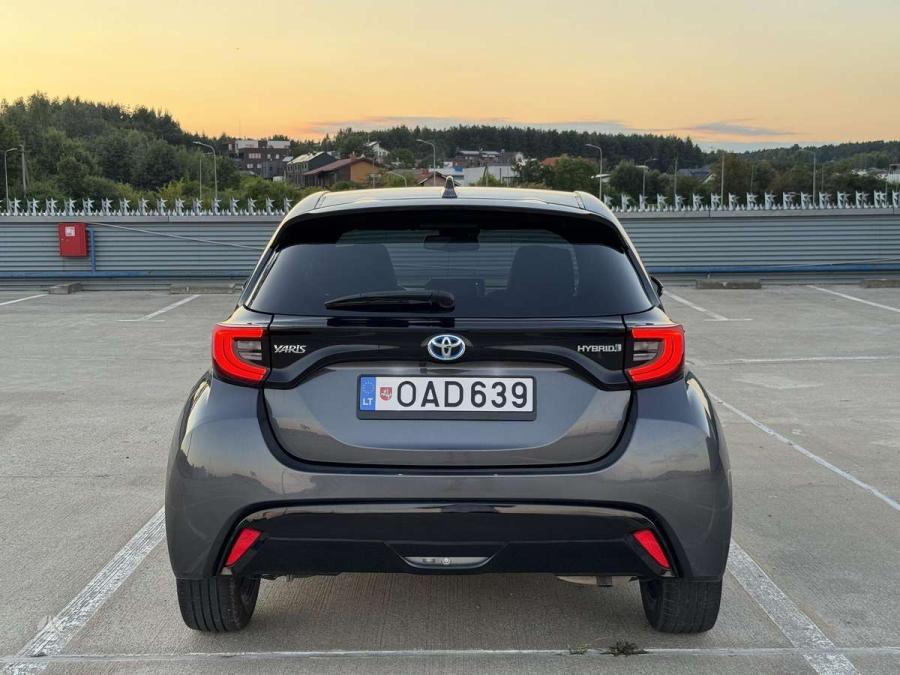 Grey Toyota Yaris 2022 in Vilnius, with an engine capacity of 1.49 L and mileage of 47 thousand km for 16500 €, photo 7 on AUTOMOTO.COM.LV