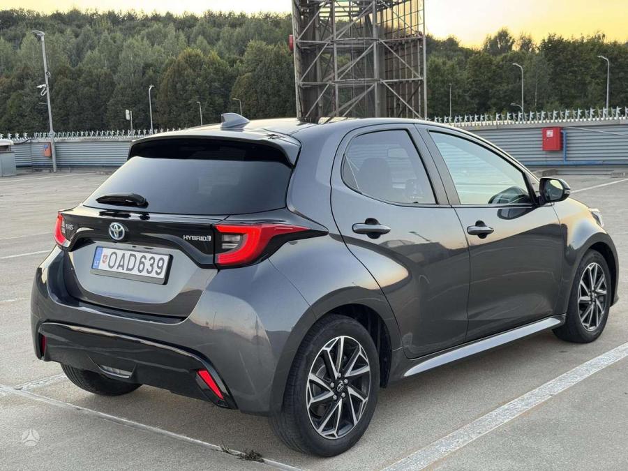 Grey Toyota Yaris 2022 in Vilnius, with an engine capacity of 1.49 L and mileage of 47 thousand km for 16500 €, photo 8 on AUTOMOTO.COM.LV