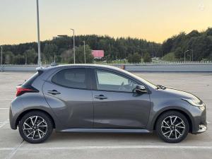 Grey Toyota Yaris 2022 in Vilnius, with an engine capacity of 1.49 L and mileage of 47 thousand km for 16500 €, photo 9 on AUTOMOTO.COM.LV