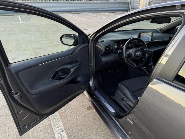 Pelēks Toyota Yaris 2022 Viļņa, ar dzinēja tilpumu 1.49 L un nobraukumu 47 tūkst. km par 16500 €, foto 10 vietnē AUTOMOTO.COM.LV