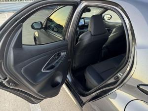 Grey Toyota Yaris 2022 in Vilnius, with an engine capacity of 1.49 L and mileage of 47 thousand km for 16500 €, photo 14 on AUTOMOTO.COM.LV