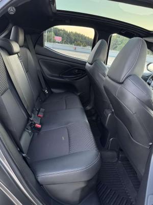 Grey Toyota Yaris 2022 in Vilnius, with an engine capacity of 1.49 L and mileage of 47 thousand km for 16500 €, photo 18 on AUTOMOTO.COM.LV