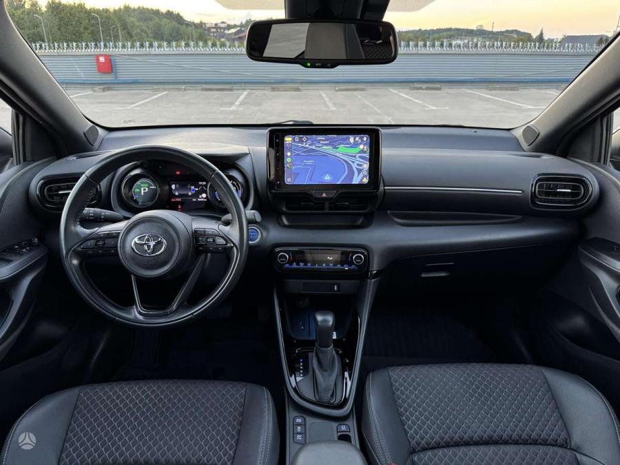 Grey Toyota Yaris 2022 in Vilnius, with an engine capacity of 1.49 L and mileage of 47 thousand km for 16500 €, photo 21 on AUTOMOTO.COM.LV