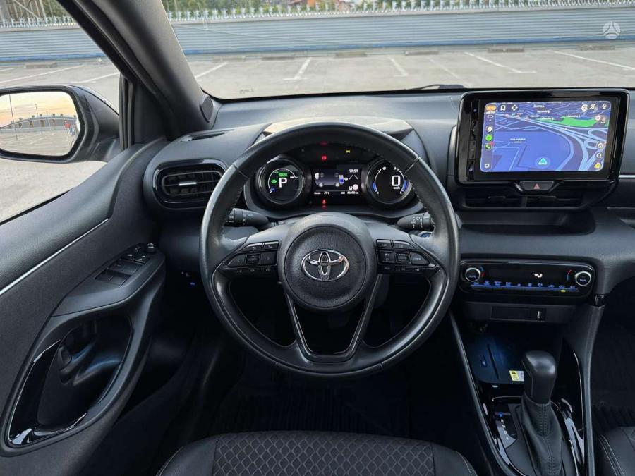 Grey Toyota Yaris 2022 in Vilnius, with an engine capacity of 1.49 L and mileage of 47 thousand km for 16500 €, photo 22 on AUTOMOTO.COM.LV
