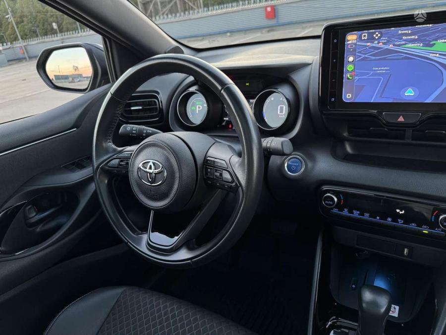 Grey Toyota Yaris 2022 in Vilnius, with an engine capacity of 1.49 L and mileage of 47 thousand km for 16500 €, photo 23 on AUTOMOTO.COM.LV