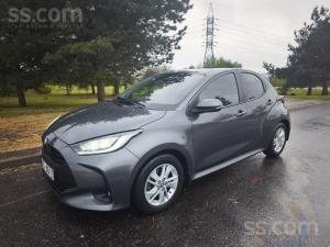 Grey Toyota Yaris 2022 in Riga, with an engine capacity of 1.50 L and mileage of 57 thousand km for 16250 €, photo  on AUTOMOTO.COM.LV