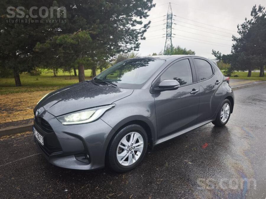 Grey Toyota Yaris 2022 in Riga, with an engine capacity of 1.50 L and mileage of 57 thousand km for 16250 €, photo 1 on AUTOMOTO.COM.LV