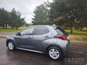 Grey Toyota Yaris 2022 in Riga, with an engine capacity of 1.50 L and mileage of 57 thousand km for 16250 €, photo 3 on AUTOMOTO.COM.LV