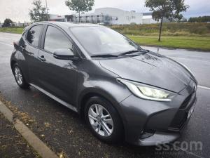 Grey Toyota Yaris 2022 in Riga, with an engine capacity of 1.50 L and mileage of 57 thousand km for 16250 €, photo 6 on AUTOMOTO.COM.LV