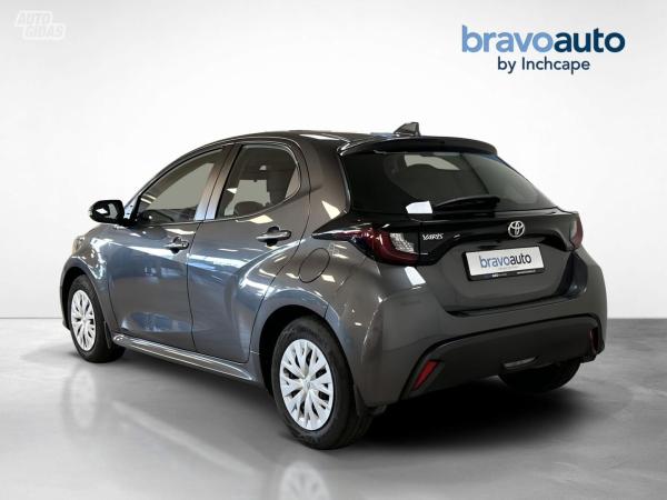 Pelēks Toyota Yaris 2022 Viļņa, ar dzinēja tilpumu 1.50 L un nobraukumu 76 tūkst. km par 16200 €, foto 4 vietnē AUTOMOTO.COM.LV