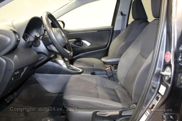Grey Toyota Yaris 2023 in Tallinn, with an engine capacity of 1.50 L and mileage of 120 thousand km for 15990 €, photo 11 on AUTOMOTO.COM.LV