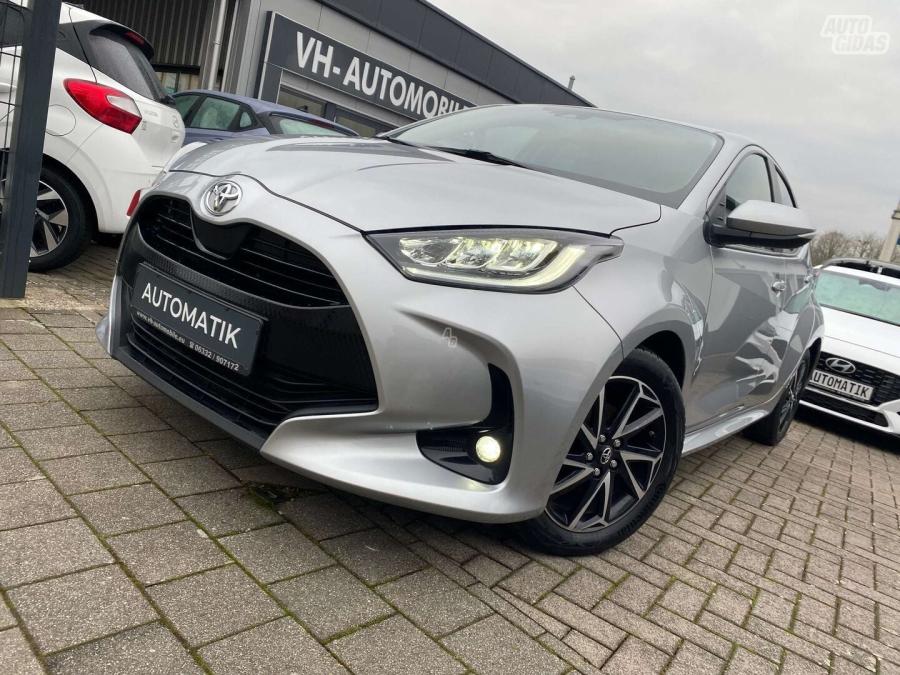 Pelēks Toyota Yaris 2023 Kauņa, ar dzinēja tilpumu 1.50 L un nobraukumu 31 tūkst. km par 21667 €, foto 2 vietnē AUTOMOTO.COM.LV