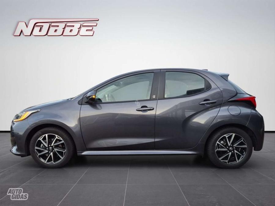 Pelēks Toyota Yaris 2023 Kauņa, ar dzinēja tilpumu 1.50 L un nobraukumu 32 tūkst. km par 23924 €, foto 2 vietnē AUTOMOTO.COM.LV