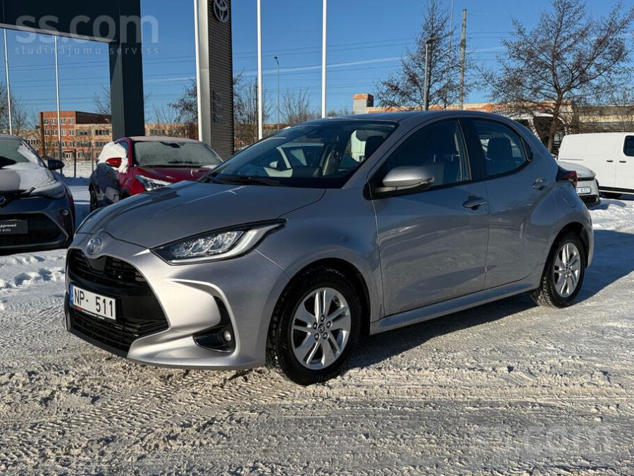 Pelēks Toyota Yaris 2023 Liepāja, ar dzinēja tilpumu 1.50 L un nobraukumu 69 tūkst. km par 16400 €, foto 1 vietnē AUTOMOTO.COM.LV