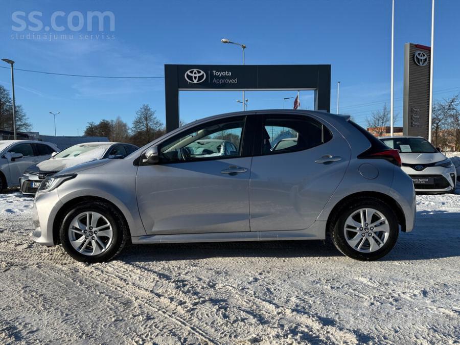 Pelēks Toyota Yaris 2023 Liepāja, ar dzinēja tilpumu 1.50 L un nobraukumu 69 tūkst. km par 16400 €, foto 3 vietnē AUTOMOTO.COM.LV
