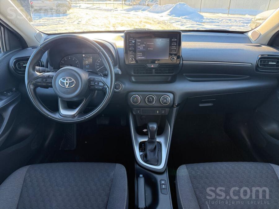 Pelēks Toyota Yaris 2023 Liepāja, ar dzinēja tilpumu 1.50 L un nobraukumu 69 tūkst. km par 16400 €, foto 11 vietnē AUTOMOTO.COM.LV