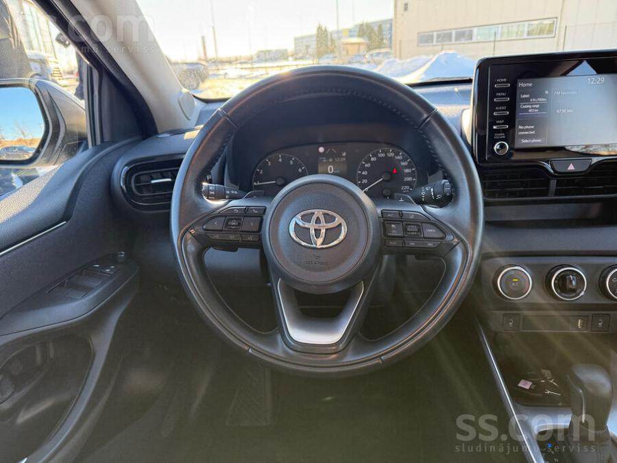 Pelēks Toyota Yaris 2023 Liepāja, ar dzinēja tilpumu 1.50 L un nobraukumu 69 tūkst. km par 16400 €, foto 12 vietnē AUTOMOTO.COM.LV