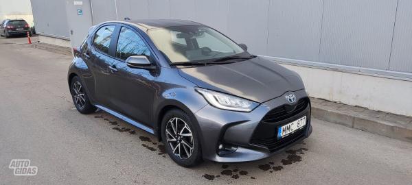 Pelēks Toyota Yaris 2023 Viļņa, ar dzinēja tilpumu 1.50 L un nobraukumu 35 tūkst. km par 16700 €, foto 1 vietnē AUTOMOTO.COM.LV