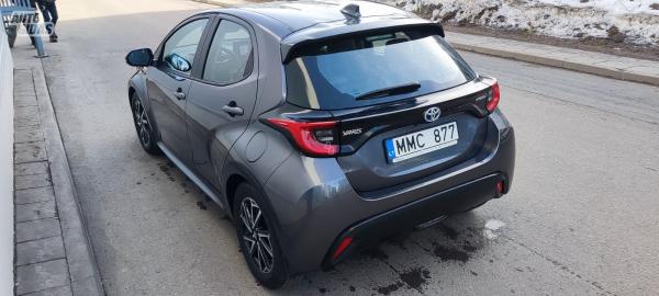 Pelēks Toyota Yaris 2023 Viļņa, ar dzinēja tilpumu 1.50 L un nobraukumu 35 tūkst. km par 16700 €, foto 4 vietnē AUTOMOTO.COM.LV