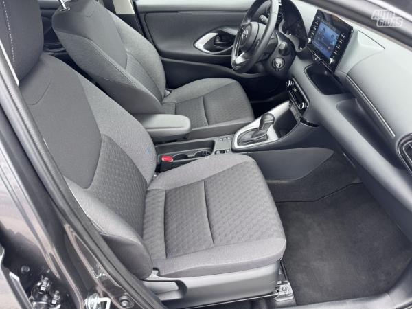 Grey Toyota Yaris 2023 in Avizieniai, with an engine capacity of 1.50 L and mileage of 36 thousand km for 17500 €, photo 4 on AUTOMOTO.COM.LV
