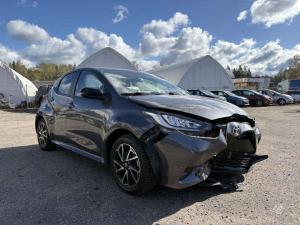 Pelēks Toyota Yaris 2023 Radviliškis, ar dzinēja tilpumu 1.49 L un nobraukumu 30 tūkst. km par 7550 €, foto 4 vietnē AUTOMOTO.COM.LV
