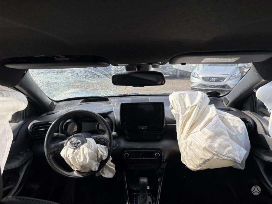Pelēks Toyota Yaris 2023 Radviliškis, ar dzinēja tilpumu 1.49 L un nobraukumu 30 tūkst. km par 7550 €, foto 12 vietnē AUTOMOTO.COM.LV